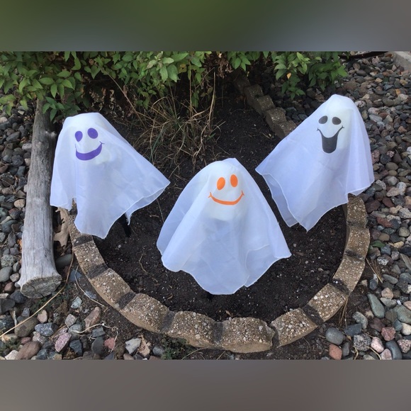 Holiday | Halloween Spooky Light Up Ghost Pathway Markers Gently Used ...